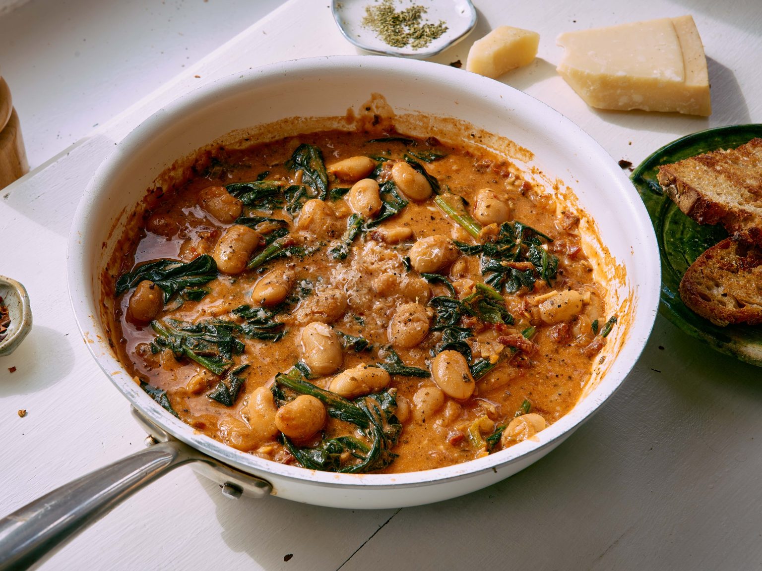 Boterbonen met zongedroogde tomaten en zure room | Koken met De Morgen