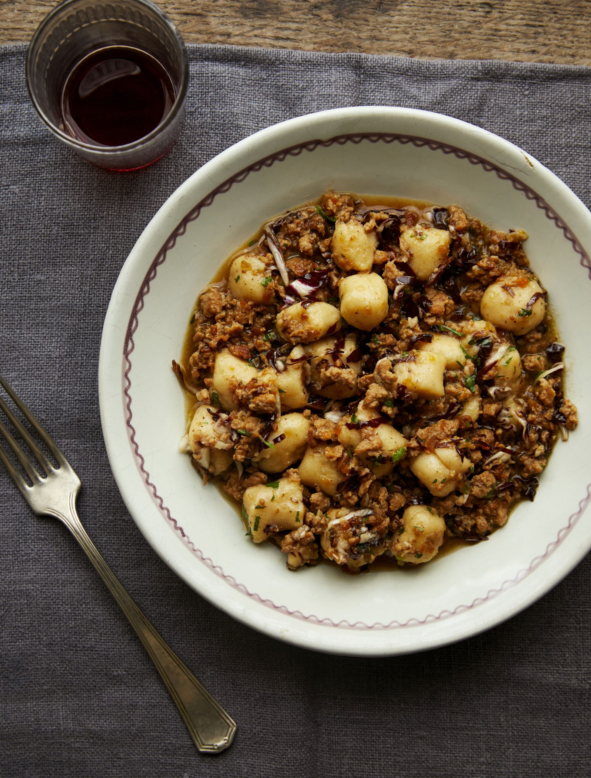 Gnocchi met ragù van gehakt en radicchio | Koken met De Morgen